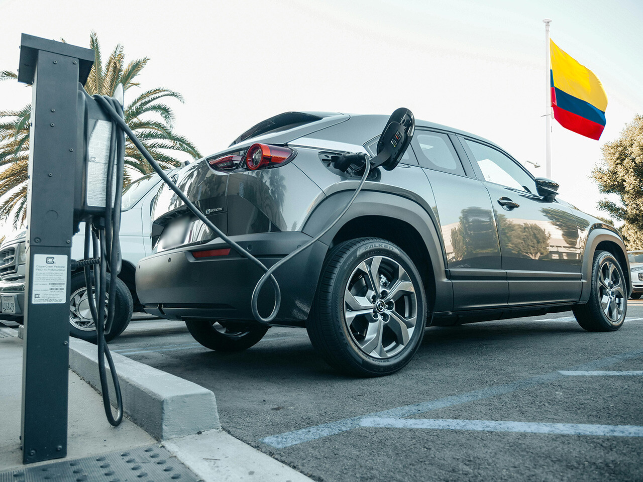 Guía de electrolineras en Colombia para recarga de carros eléctricos